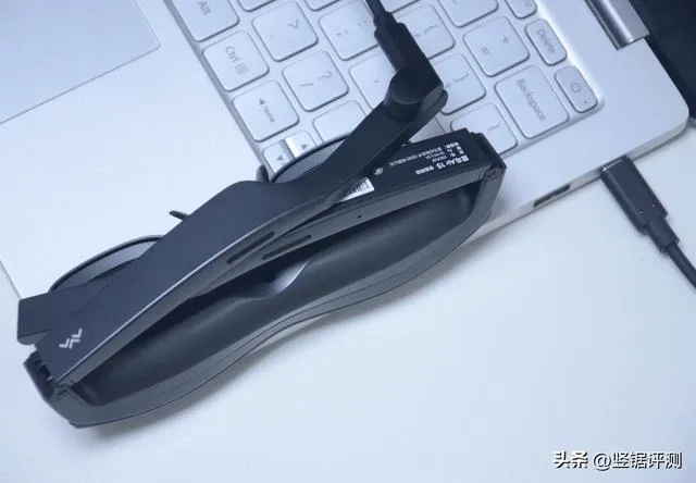 眼鏡裏面裝了個“130英寸屏幕”？雷鳥Air 1S智能AR眼鏡評測 – PCNow