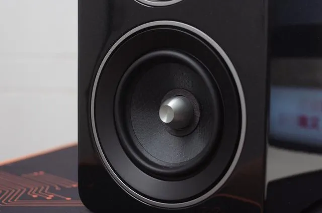 顏值與性能兼備！JAMO尊寶 時尚系列C705PA桌面發燒級HIFI書架音箱 – PCNow